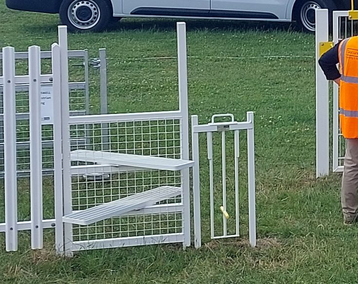 Shetland Stile (& Dog-way gate) - Built by Bison
