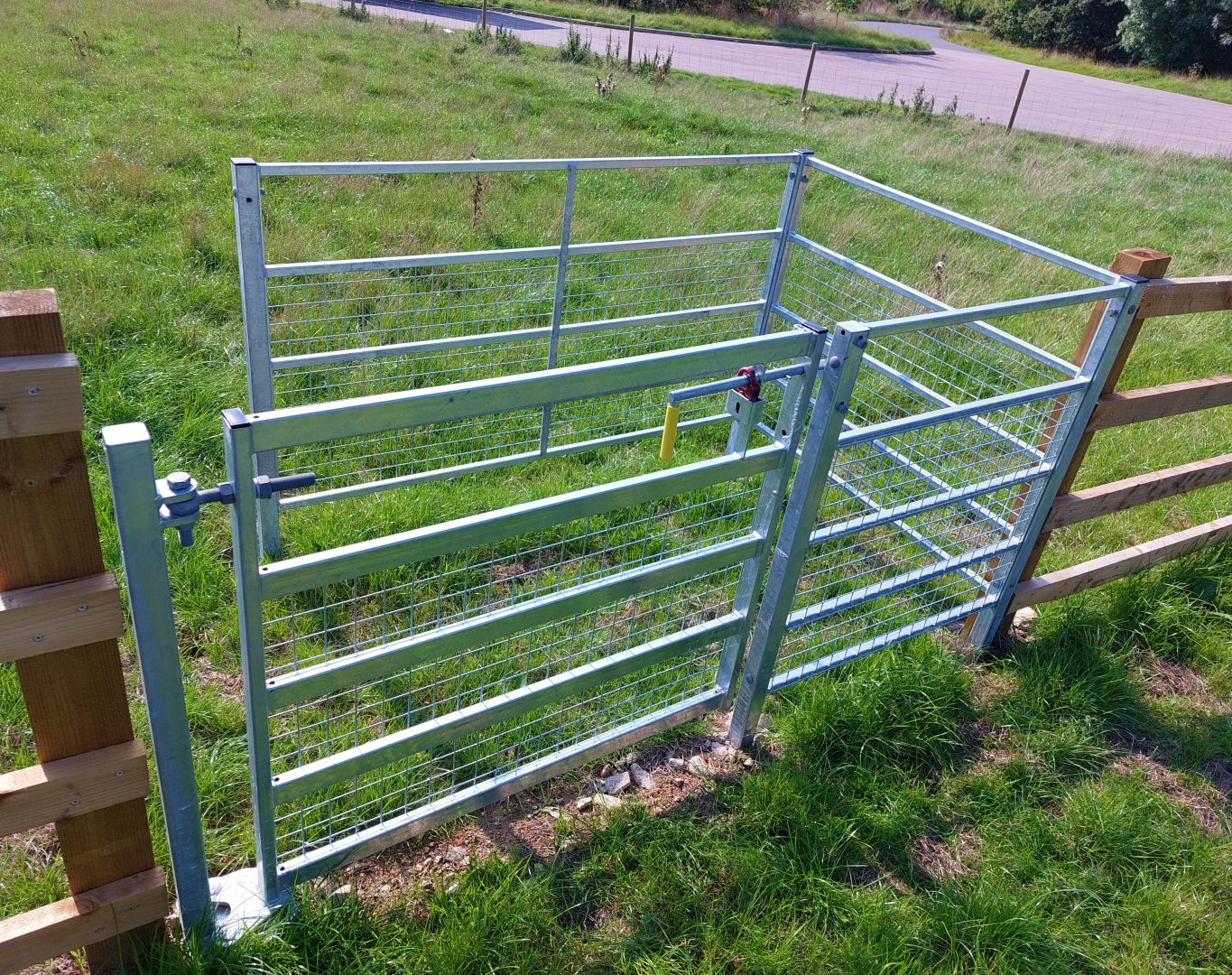 Thornton Large Mobility Kissing Gate with RADAR Lock - Built by Bison